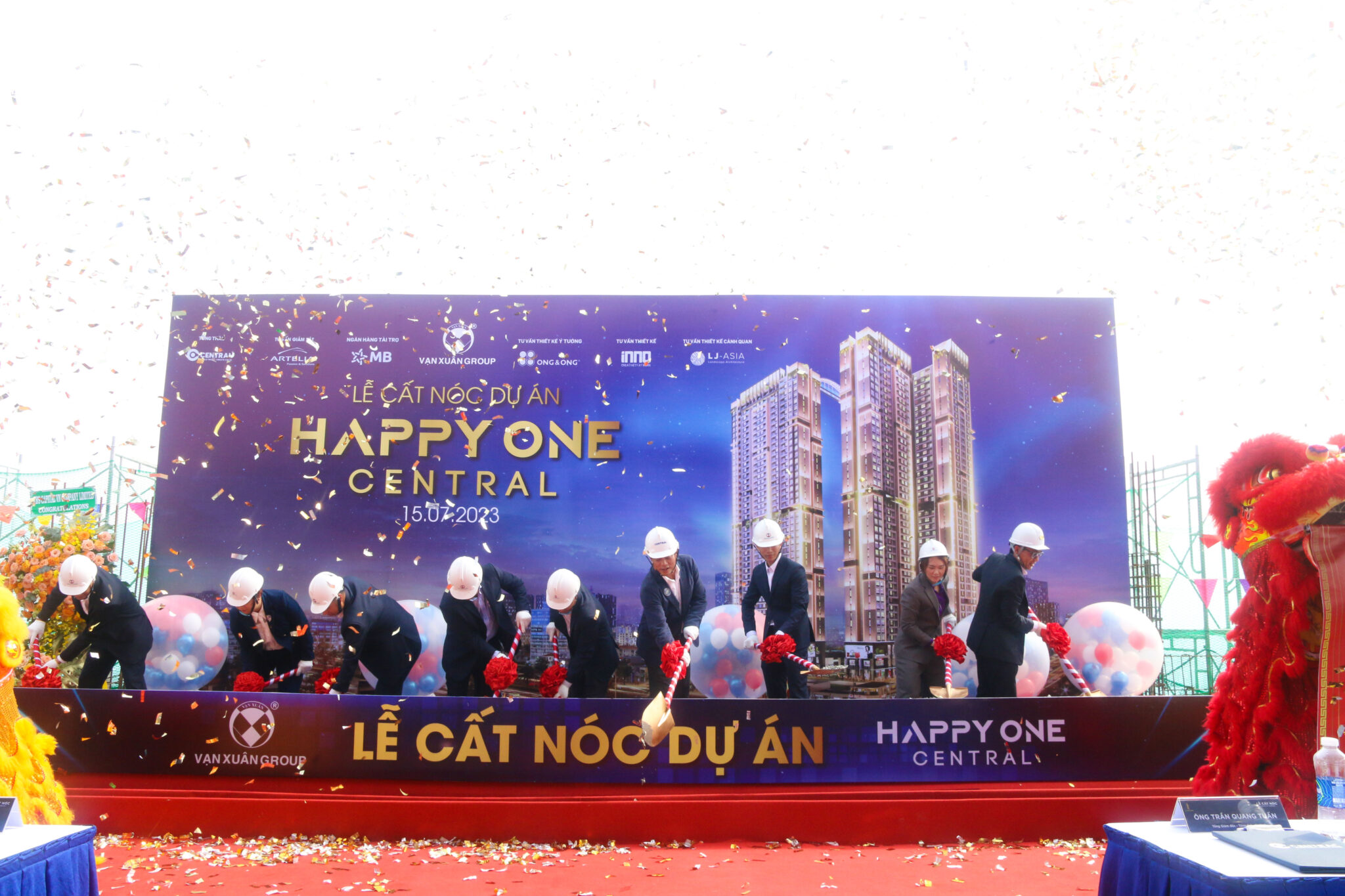 TOPPING OUT CEREMONY OF HAPPY ONE CENTRAL TWIN TOWERS - Central Cons